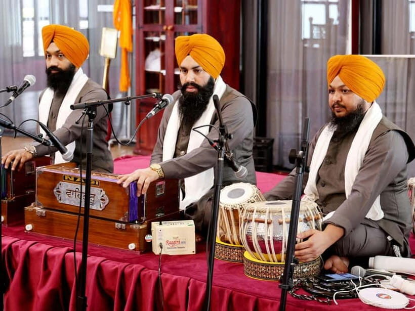 Delhi: Private Half-Day City Tour by Car with Water - Starting Strong: Private Pickup and Comfort