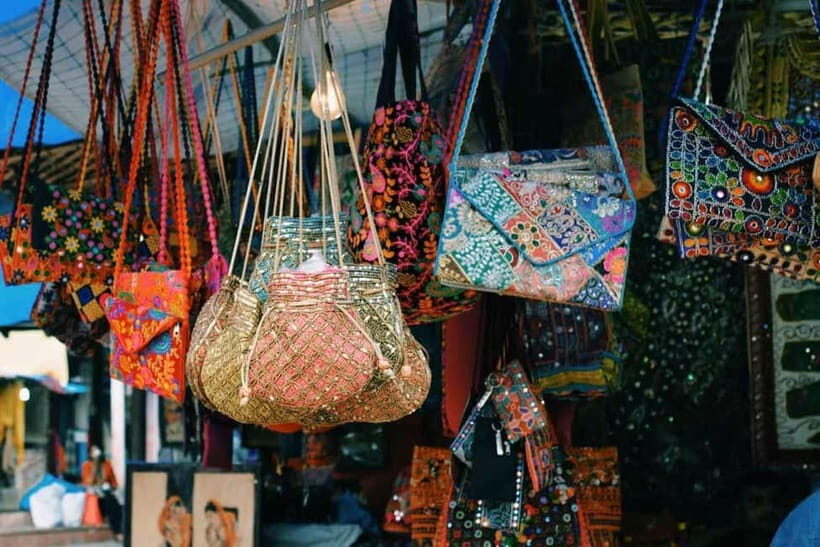 Delhi: Private Half-Day Guided Shopping Tour with Transfer - A Deep Dive into the Delhi Shopping Experience