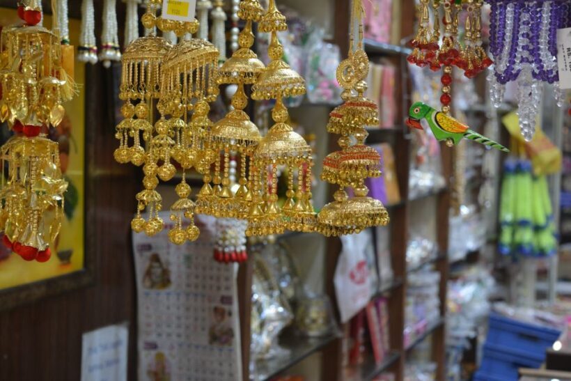 Delhi: Private Half-Day Guided Shopping Tour with Transfer - The Transport and Logistics
