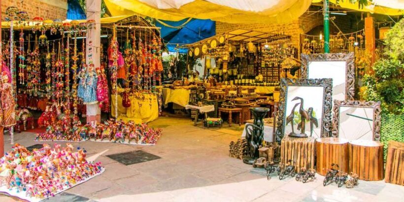 Delhi Shopping Tour with Guide - Key Points