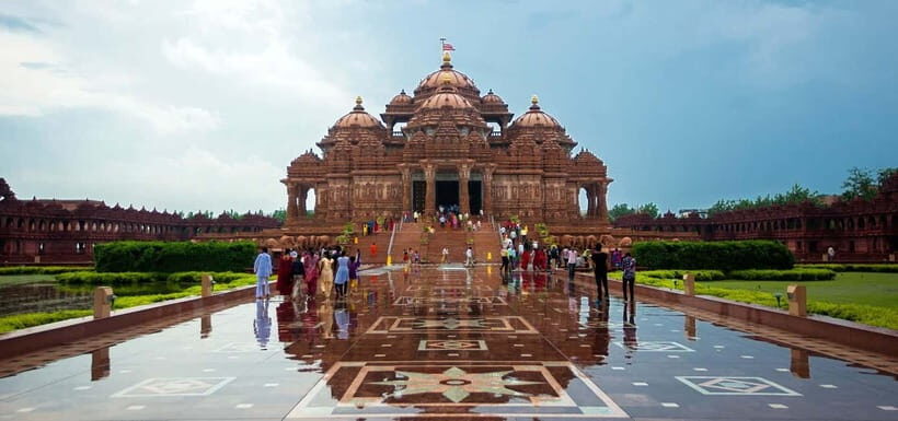 Delhi: Tuk Tuk Tour w/ Jama Mosque, Lotus Temple, India Gate - Transportation and Group Dynamics