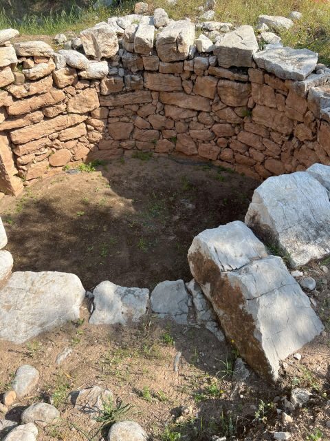 Delphi: Easy Hike from the Monastery to the Mycenaean tomb - Key Points