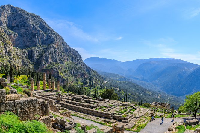 Delphi Private Tour from Athens: A Trip at the Navel of the Earth - Detailed Breakdown of the Itinerary