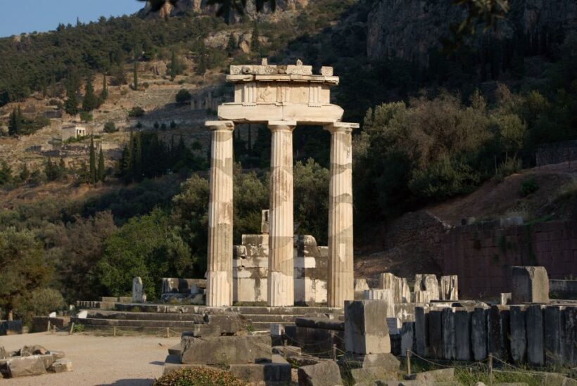 Delphi: Spanish guided one day tour - Key Points