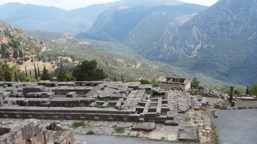 Delphi&Thermopylae private full day tour - The Sum Up