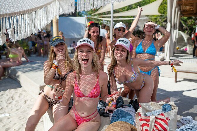 Deluxe Catamaran tour to Isla Mujeres with Open Bar and Lunch - Key Points
