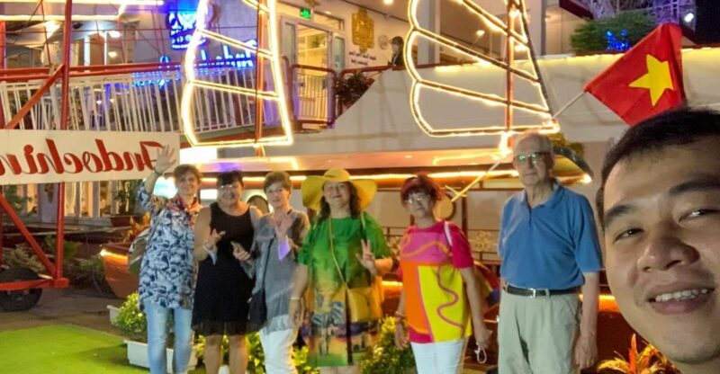 Deluxe Dining Cruise by DeluxeGroupTours - Live Music and Entertainment