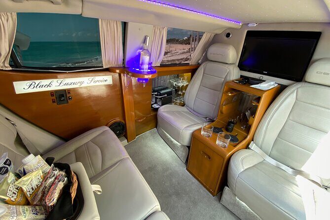 Deluxe GMC Limousine from CUN Airport to Playa Mujeres - What Makes It Stand Out?