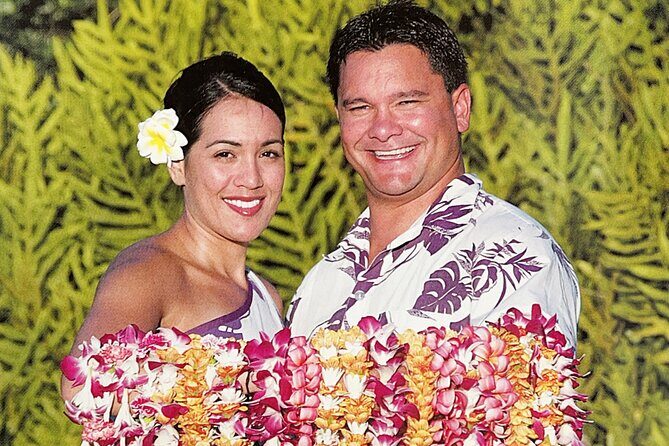 Deluxe Orchid Lei Greeting (Maui, Kahului Airport, OGG) - Visualizing the Moment