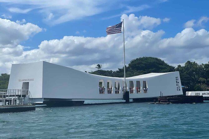 Deluxe Pearl Harbor USS Arizona Memorial and Honolulu City Tour - Key Points