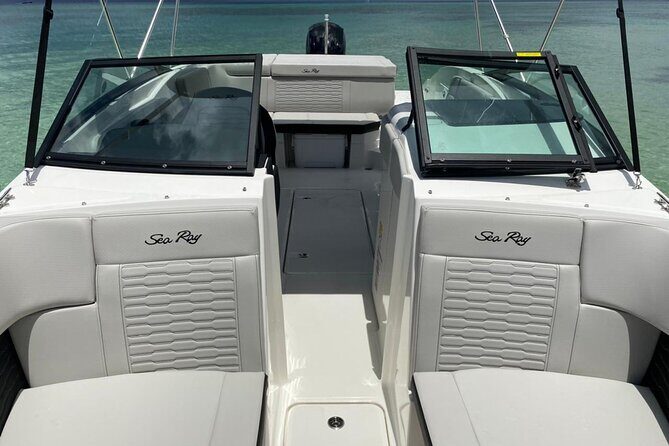 Deluxe Private Boats - 24 ft Sea Ray - The Sum Up