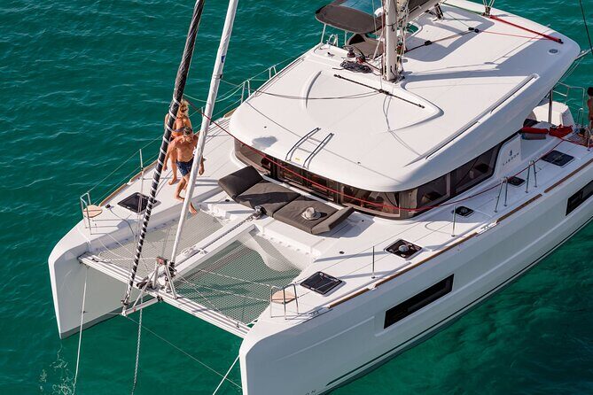 Deluxe Private Boats - 40 ft Catamaran - Pricing & Overall Value
