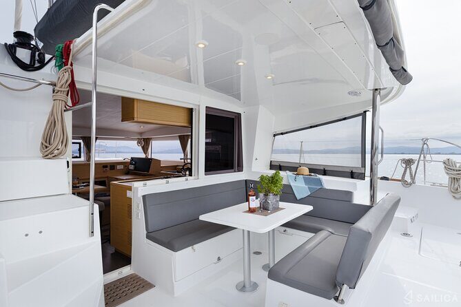 Deluxe Private Boats - 40 ft Catamaran - Who Will Love This Tour?