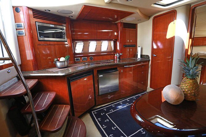 Deluxe Private Boats - 40 ft Sea Ray - Practical Details and Booking