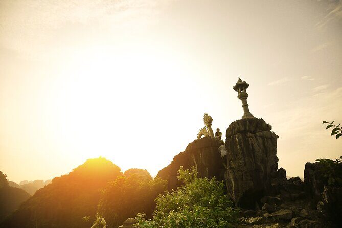 Deluxe & Small Group Hoa Lu Tam Coc Mua Cave Full Day Tour - Limousine Transfer - Who Is This Tour Best Suited For?