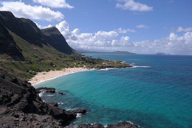 Departure from Beach Resorts to Honolulu Airport HNL - Luxury Car - Why Choose a Private, Luxury Transfer?