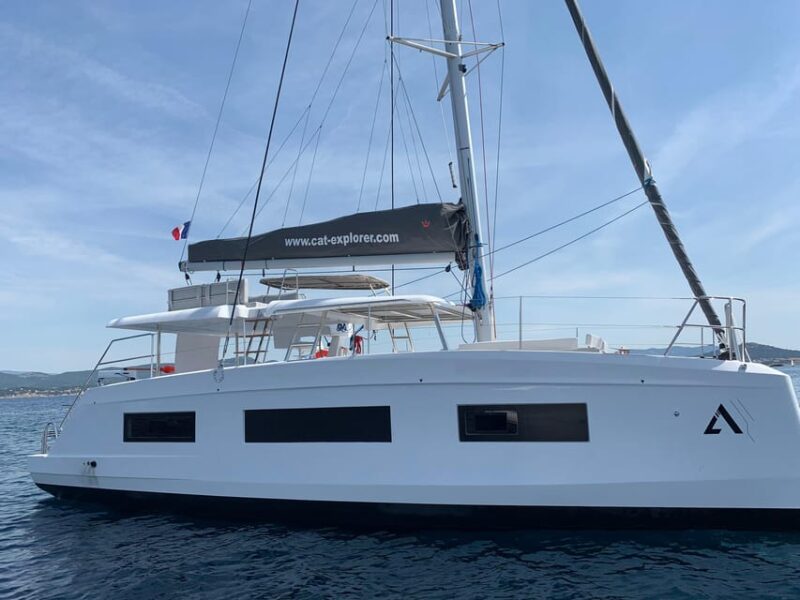 Departure from BRUSC: full-day catamaran cruise - Key Points