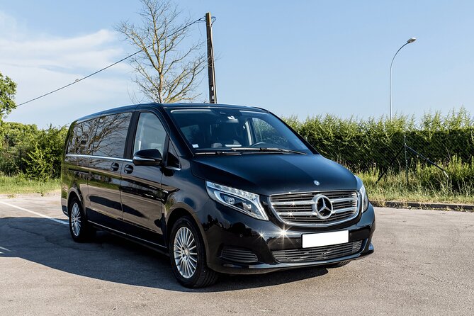 Departure Private Transfer from Prague City to Prague Airport PRG in Car/Van - Introduction