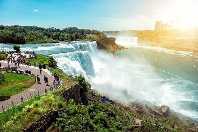 Departure Private Transfer: Niagara Falls to Toronto Airport YYZ in Business Car - The Vehicle and Service Quality