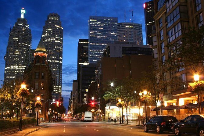 Departure Private Transfer Toronto City to Toronto Airport YYZ by SUV or Minibus - Introduction