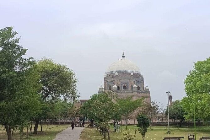 Derawar Fort, Cholistan Desert, Uch, Multan & Harrapa 6 Days FB - Transportation and Group Experience