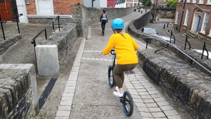 Derry: Scooter Hire - Exploring Derry on Two Wheels: A Unique Scooter Tour Experience