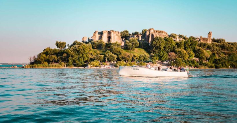 Desenzano del Garda: Sunset Boat Trip at Sunset with Drink - What the Sunset Boat Trip Offers