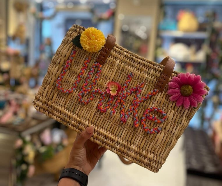 Design and Craft a Raffia Bag in Valencia - FAQs