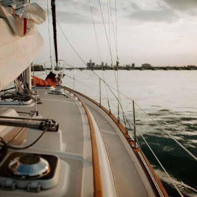 Detroit: Sailing Tour on the Detroit River - Key Points