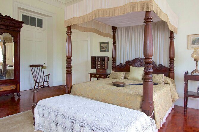 Devon House City Tour Combo - Kingston’s Art Scene: Murals and Galleries