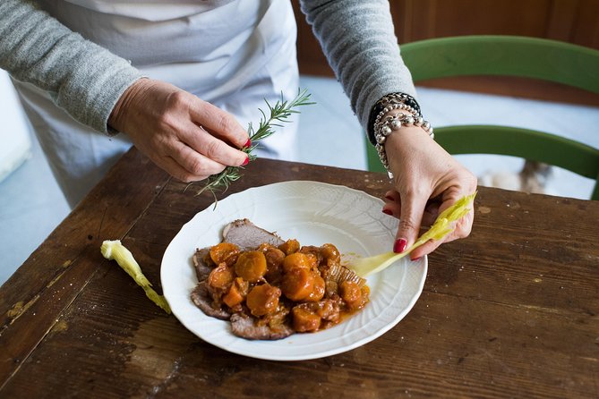 Dine & Enjoy a Cooking Demo at Local's Home in Pisa - FAQs