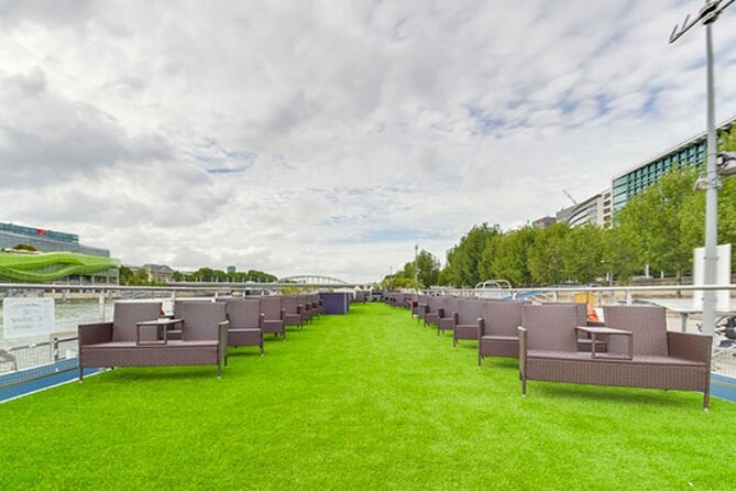 Dinner Cruise on the Seine in Paris With Live Singer - Iconic Landmarks Along the Seine