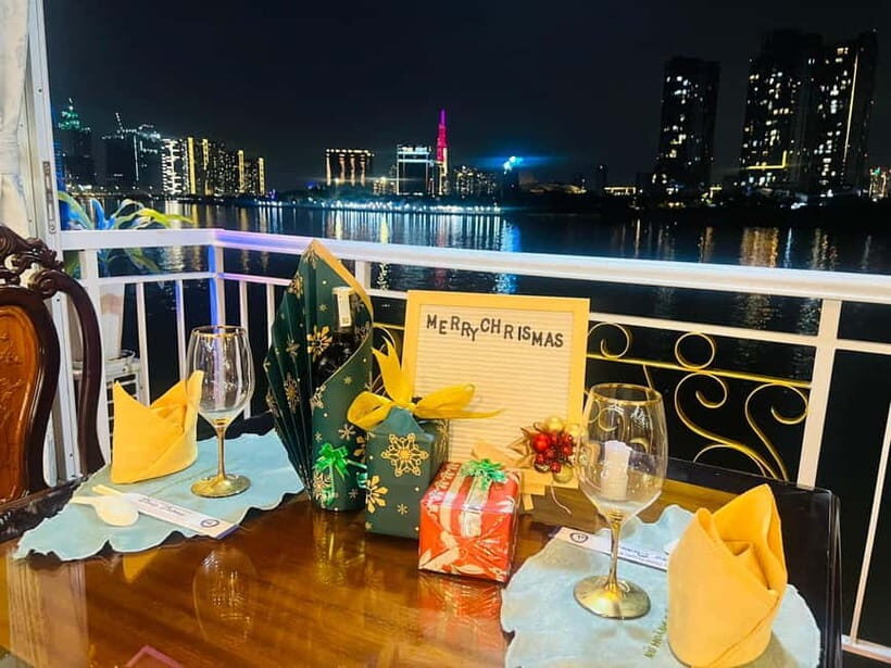 Dinner on Cruise with Buffet/Set menu with live music - What Makes It a Good Choice?