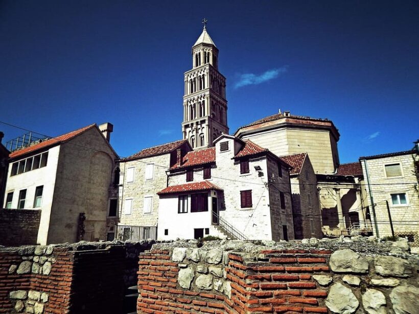 Diocletian's Palace and Old Town Small Group Walking Tour - Key Points