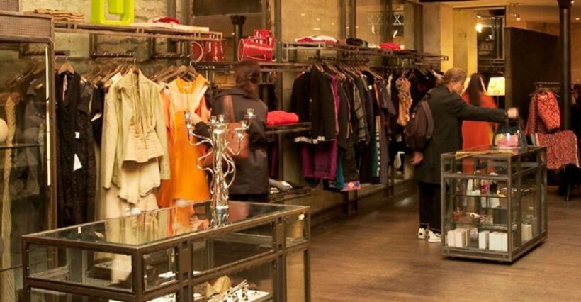 Discount Couture: ultimate Paris Shopping 2h30 walking tour - Exploring Paris Fashion on a Budget: Discount Couture Walking Tour