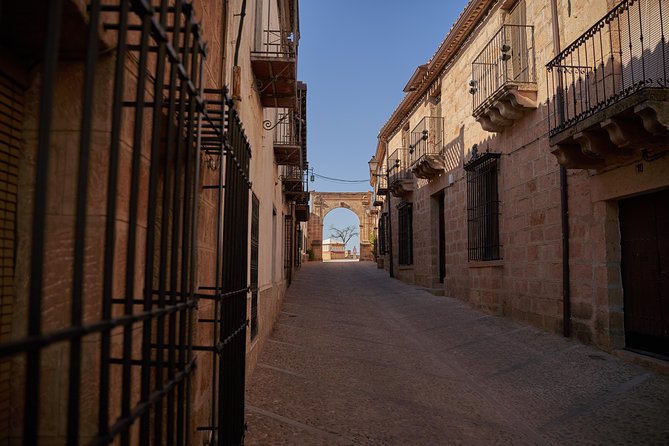 Discover 3 Artworks in Baños De La Encina - Meeting and Pickup Details