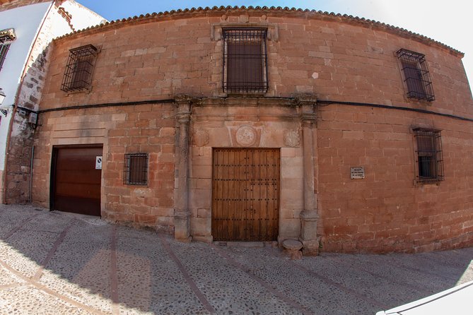 Discover 3 Artworks in Baños De La Encina - Accessibility Information