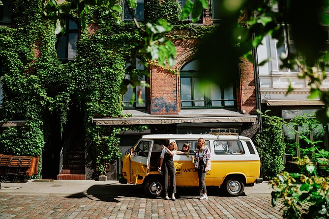 Discover Hamburg in a retro Bulli - Who Will Appreciate This Tour?