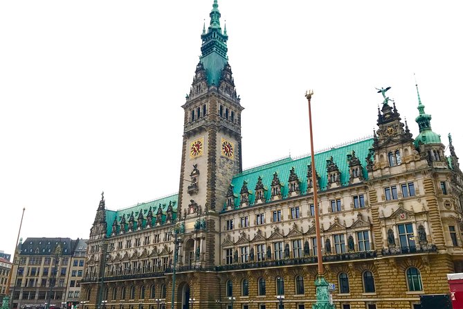 Discover Hamburg Walking Tour Review - Characteristics of the Tour Guides
