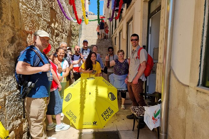 Discover Lisbons Alfama: Secrets of the Old Town - Navigating the Lively Plazas and Markets