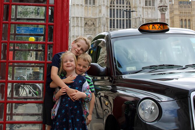 Discover London in a Panoramic Black Cab - Capturing Memories at Buckingham Palace