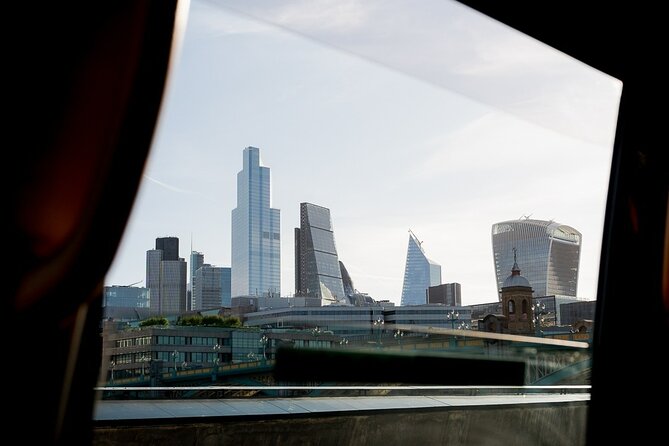 Discover London in a Panoramic Black Cab - Experiencing the Citys Vibrant Present