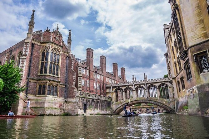 Discover Oxford and Cambridge With Guide From London by Coach - Comfortable Travel in a Luxury Coach