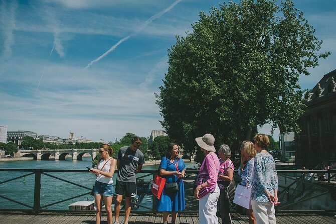 Discover Paris by Night: Bohemian Walking Tour - Shakespeare and Company Bookshop