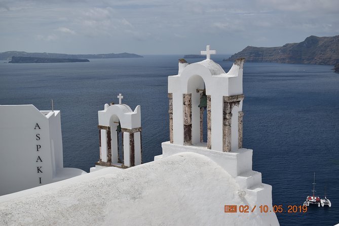 Discover Santorini with us (5 hour private tour north side) - Transportation, Timing, and Group Dynamics