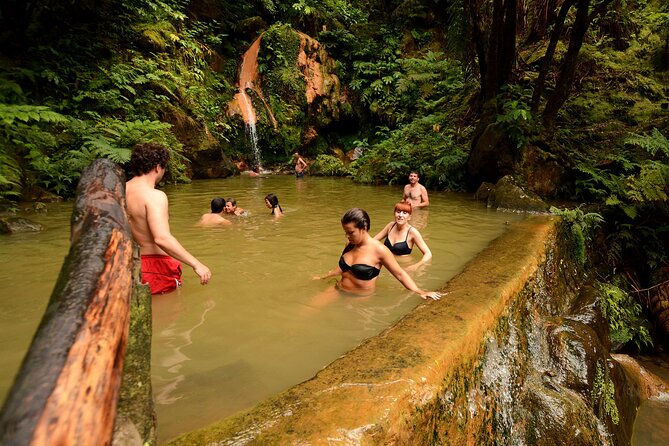 Discover São Miguel: Full Day Fogo and Sete Cidades With Lunch - Guide Performance and Knowledge