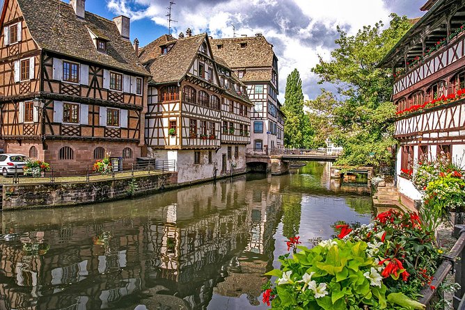 Discover Strasbourg'S Most Photogenic Spots With a Local - Admiring the Grandeur of Strasbourg Cathedral