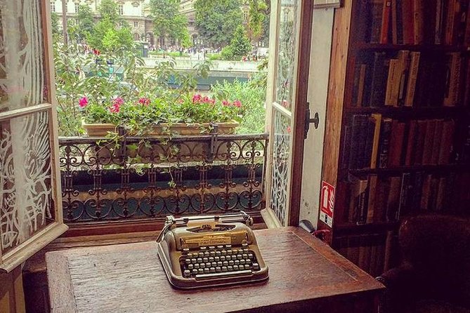 Discover The Best Of Paris In 3 Hours - Group Size and Transportation