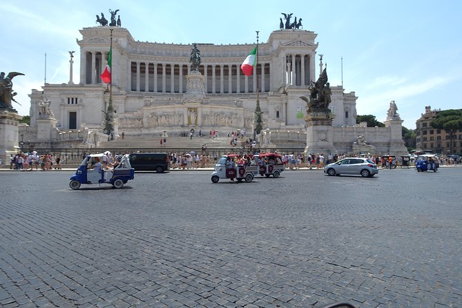 Discover the Famous Seven Hills of Rome With the Calessino Bee - Experiencing the Historical Insights