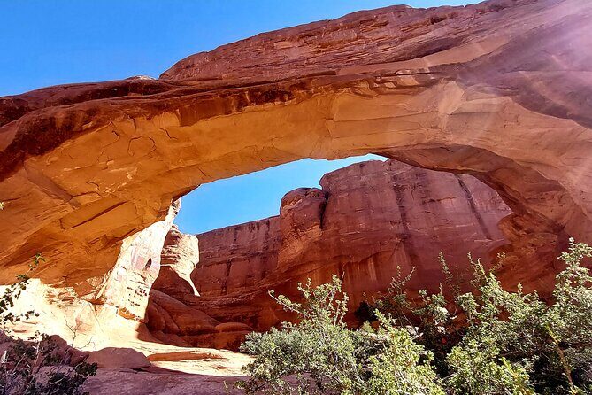 Discover The Hidden Arches: Solitaire Arches Private Desert Hike - Key Points